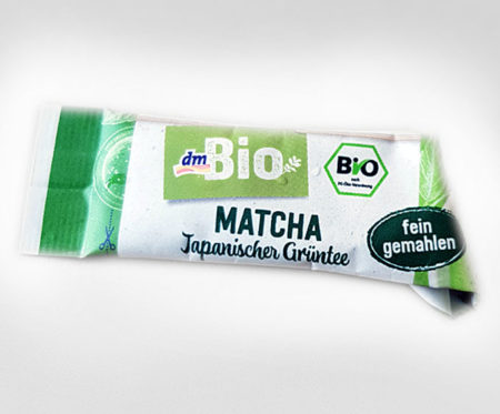 Da hilft auch „Bio” nichts: die „fein-herben” Matcha Sticks vom dm ...